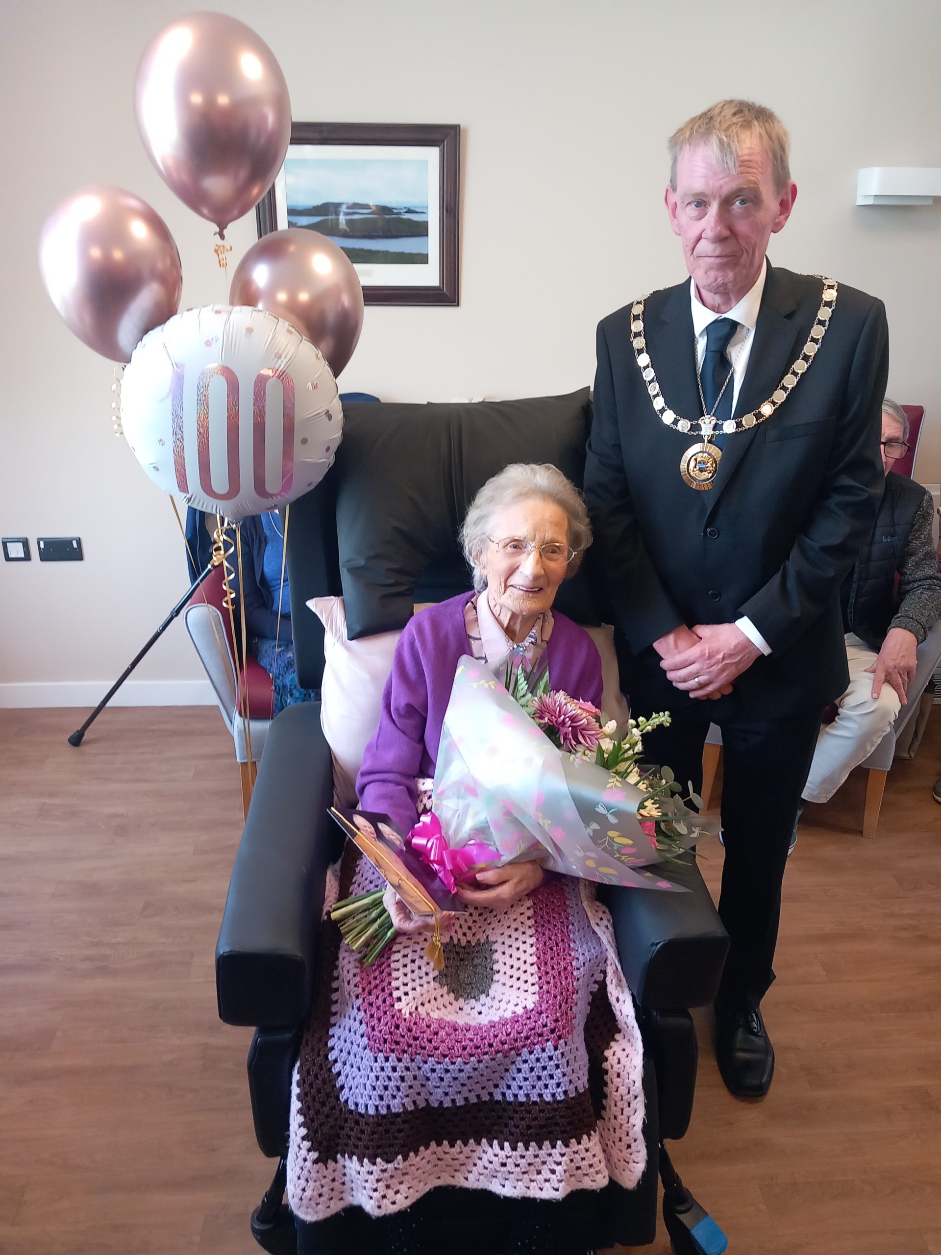 Belle Maclean’s 100th Birthday – Comhairle nan Eilean Siar