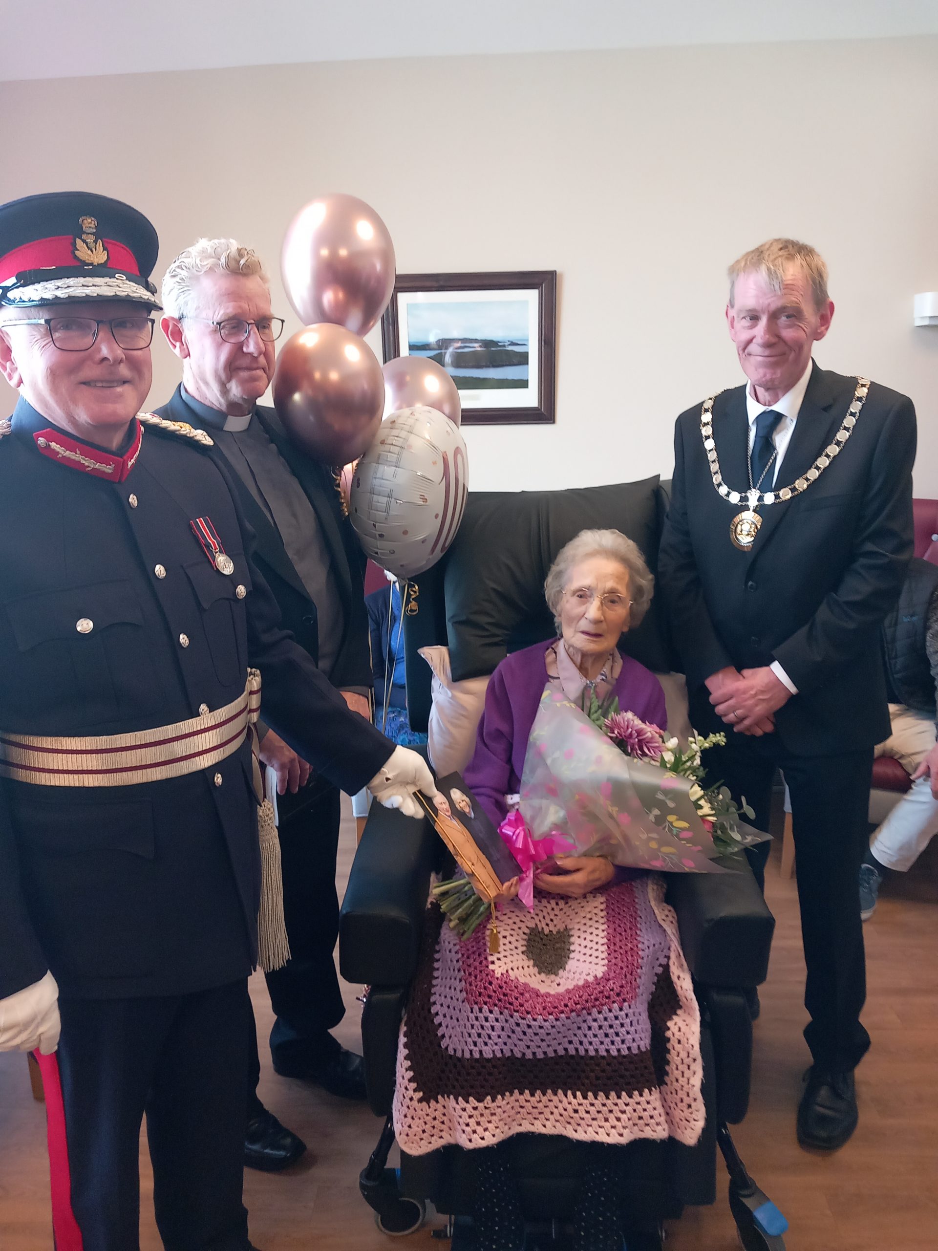 Belle Maclean’s 100th Birthday – Comhairle nan Eilean Siar